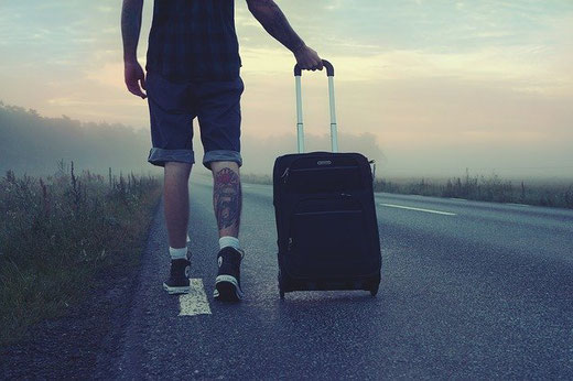 So verpacken Sie Sakkos und Hemden für die Reise - TUBIE Bügelpuppe